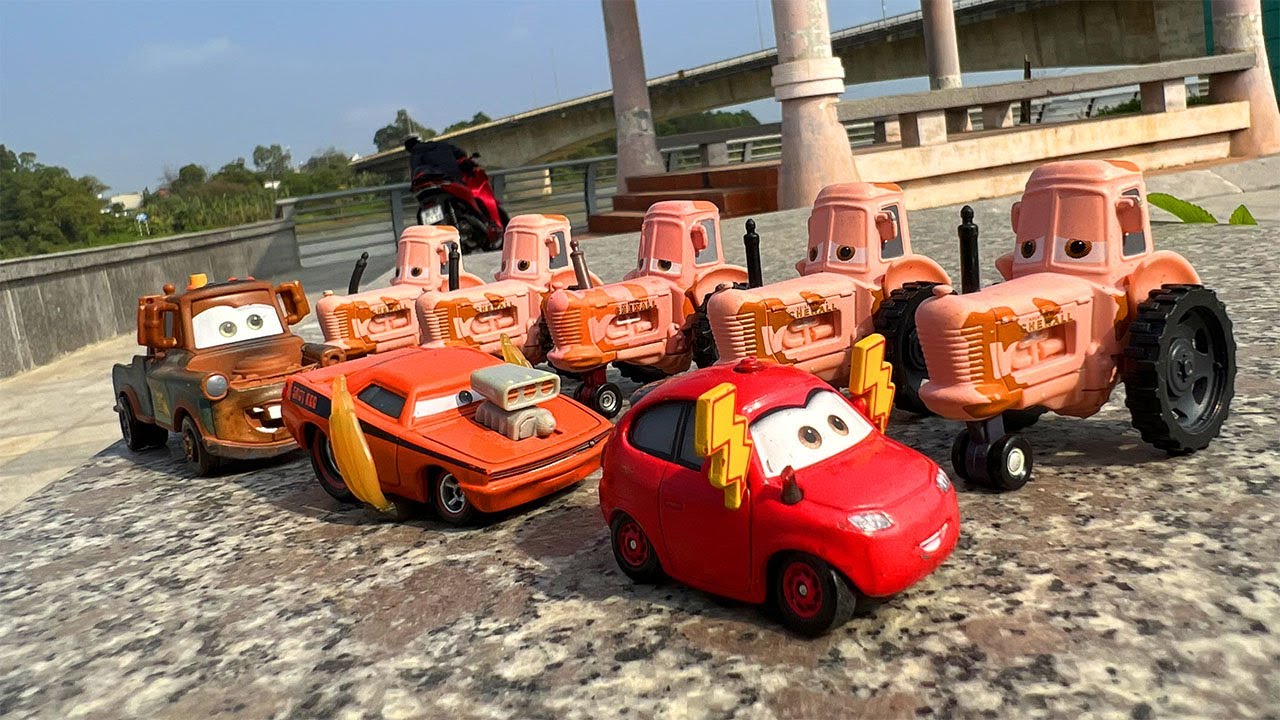 Looking For Lightning McQueen,chewall,Frank,Sally Carrera,Mater,Wingo ...