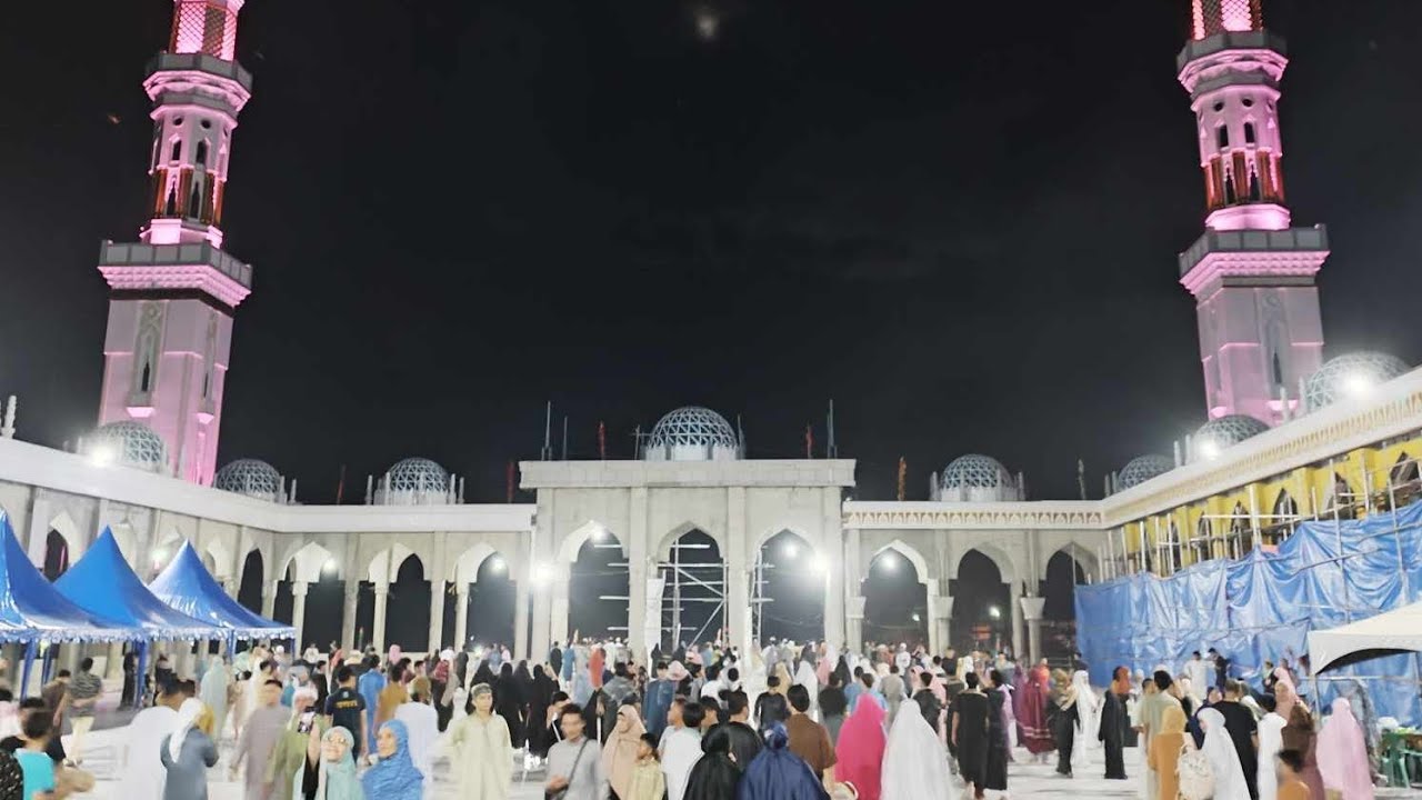 SADIK GRAND MOSQUE THE LARGEST MOSQUE IN SOUTHEAST ASIA, THE ADHAN ISHA ...