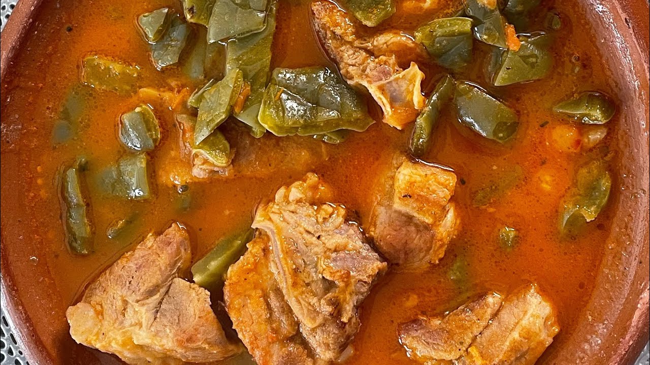 Costilla en chile con nopales - YouTube