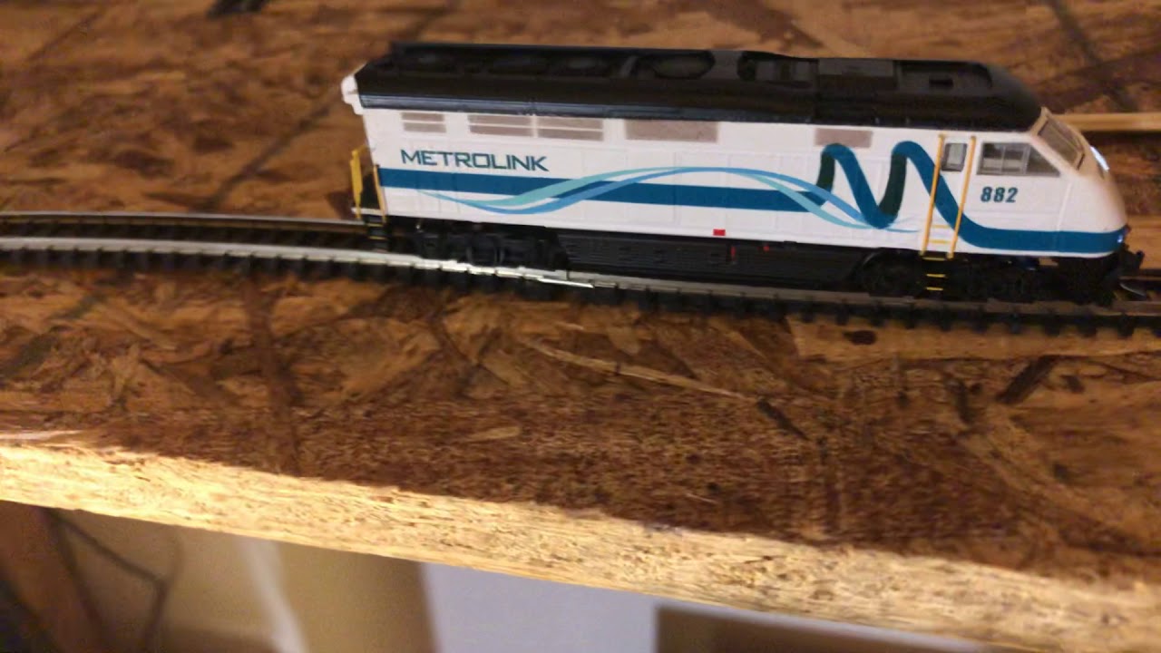 My new athearn f59phi metrolink scax 882 - YouTube