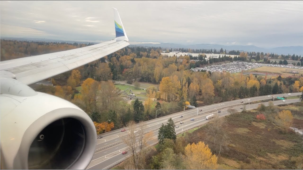 Alaska Airlines Boeing 737-900 (Winglets) Landing + Taxi at Seattle ...