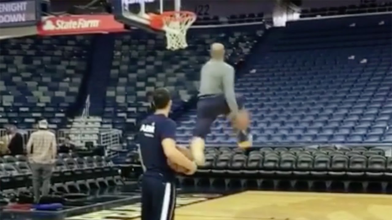 Vince Carter RECREATES 2000 Dunk Contest Slam - STILL GOT IT! - YouTube