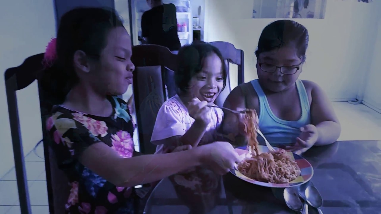 Makan mie samiyang rame2 kepedasan - YouTube