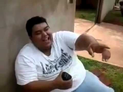 Gordinho com ataque de risada - YouTube