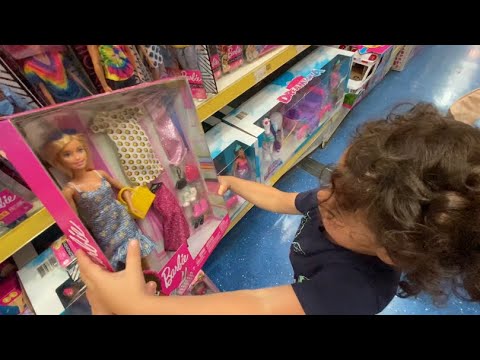 Oyuncak almaya geldi Mini Mis | Toy store | The trolls | Elsa| Barbie toys | Eğlenceli çocuk videosu