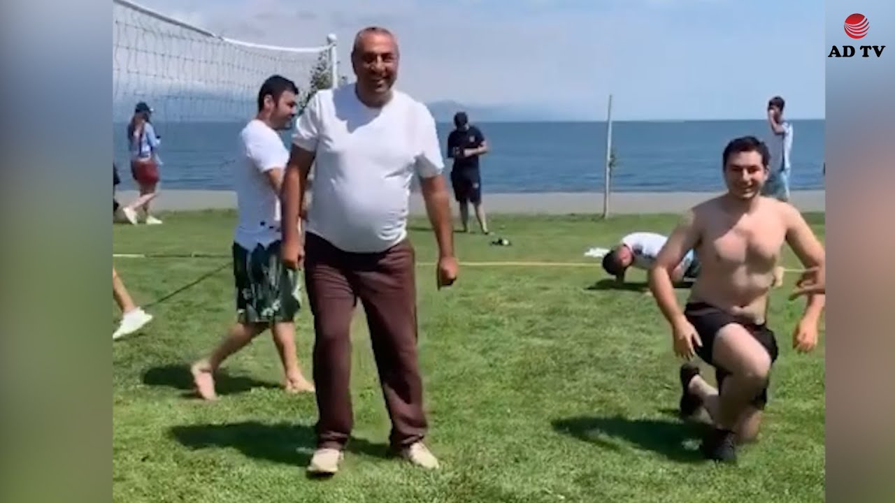 Ինչպես է Սամվել Ալեքսանյանը վոլեյբոլ խաղում Սևանի ափին Youtube