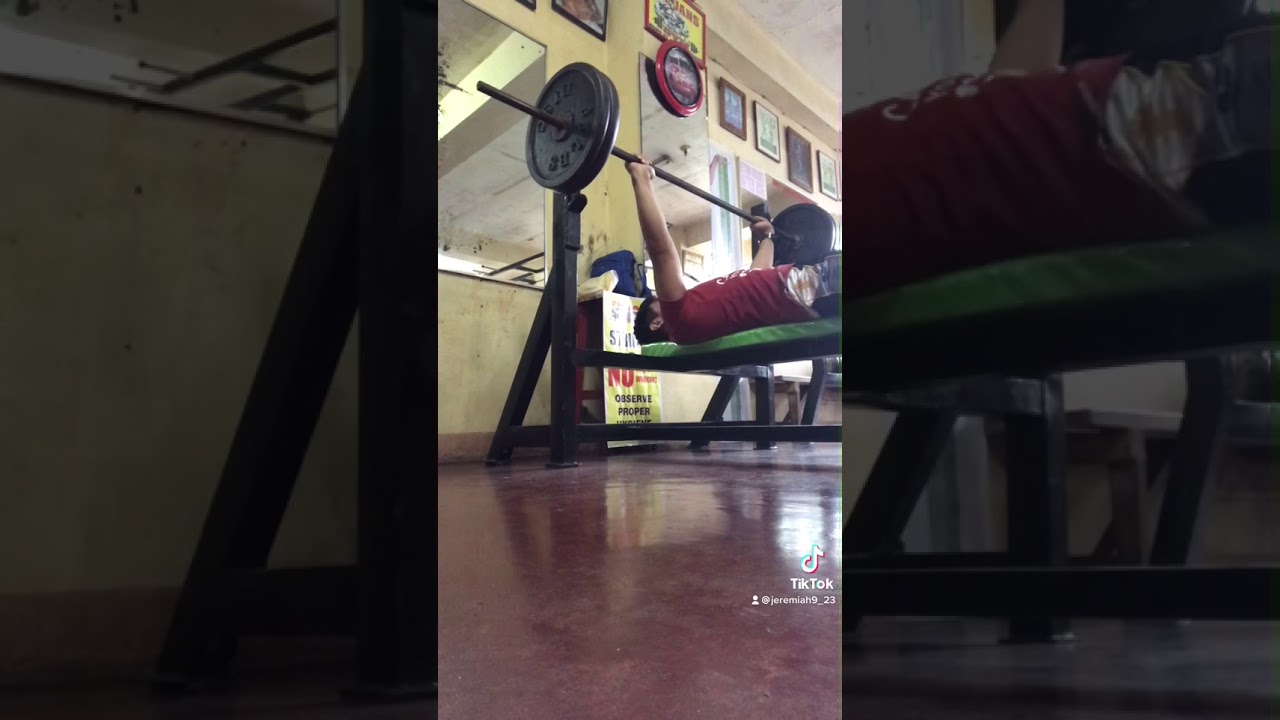 Bench press - 140 lbs - YouTube