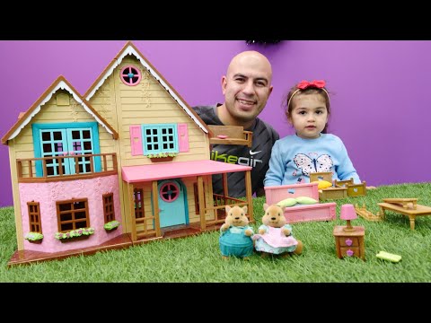 Eğitici video. Defne Li'l Woodzeez Sincap ailesini eve yerleştiriyor! Çocuk oyunu. Bebek bakma