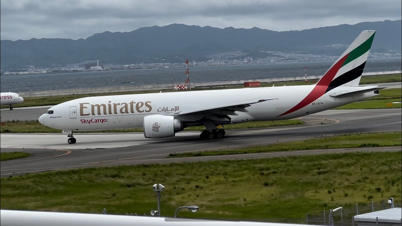 Emirates Skycargo A6 Efh At Kix Beware Of Sound Of Wind 音量注意 Youtube