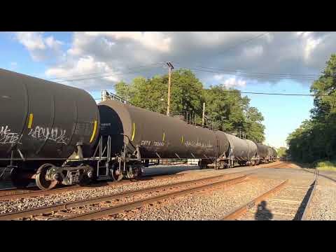 CSX M405 rolls on through Piscataway,NJ with CSX 900 ES44AH in the lead! - YouTube