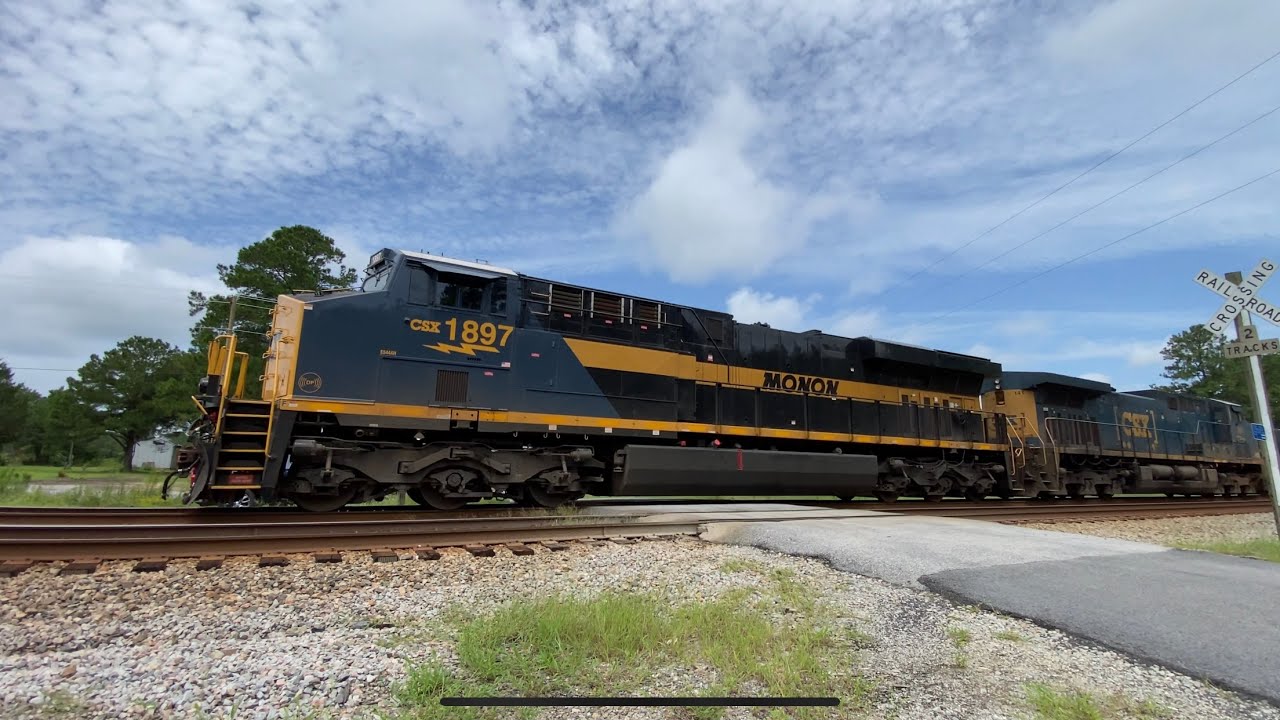 CSX Monon Heritage Unit leads I032 into Florence - YouTube
