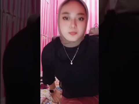 Hijab merah keliatan anu nya