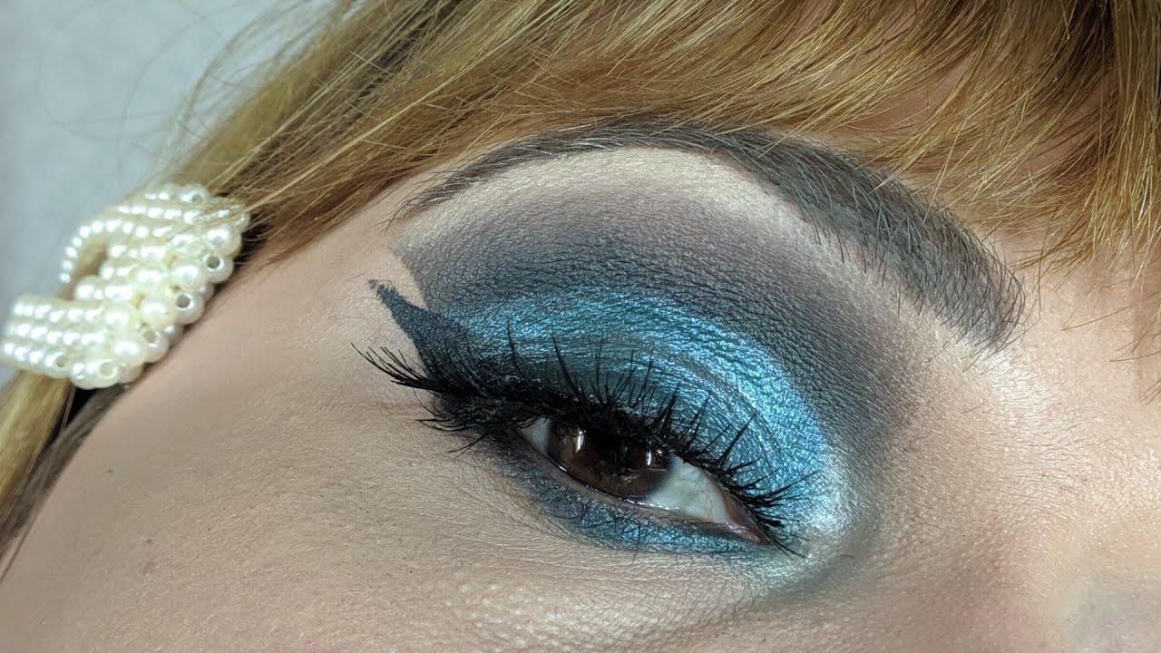 Blue makeup look | Cut crease | Revolution Makeup palettes - YouTube