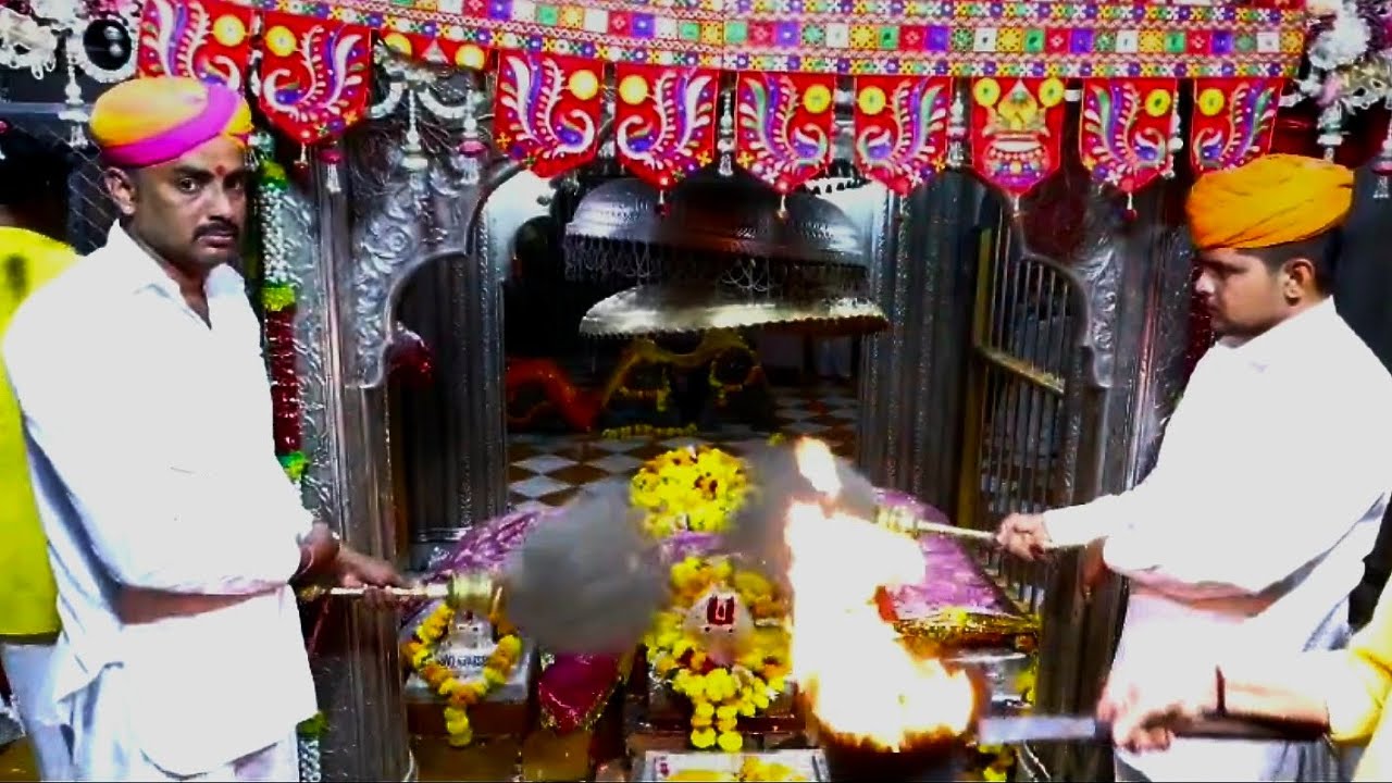 Jay baba ri sa YouTube@ramdev_ji_ki_sarkar बाबा रामदेव जी की अभिषेक आरती के दर्शन - YouTube