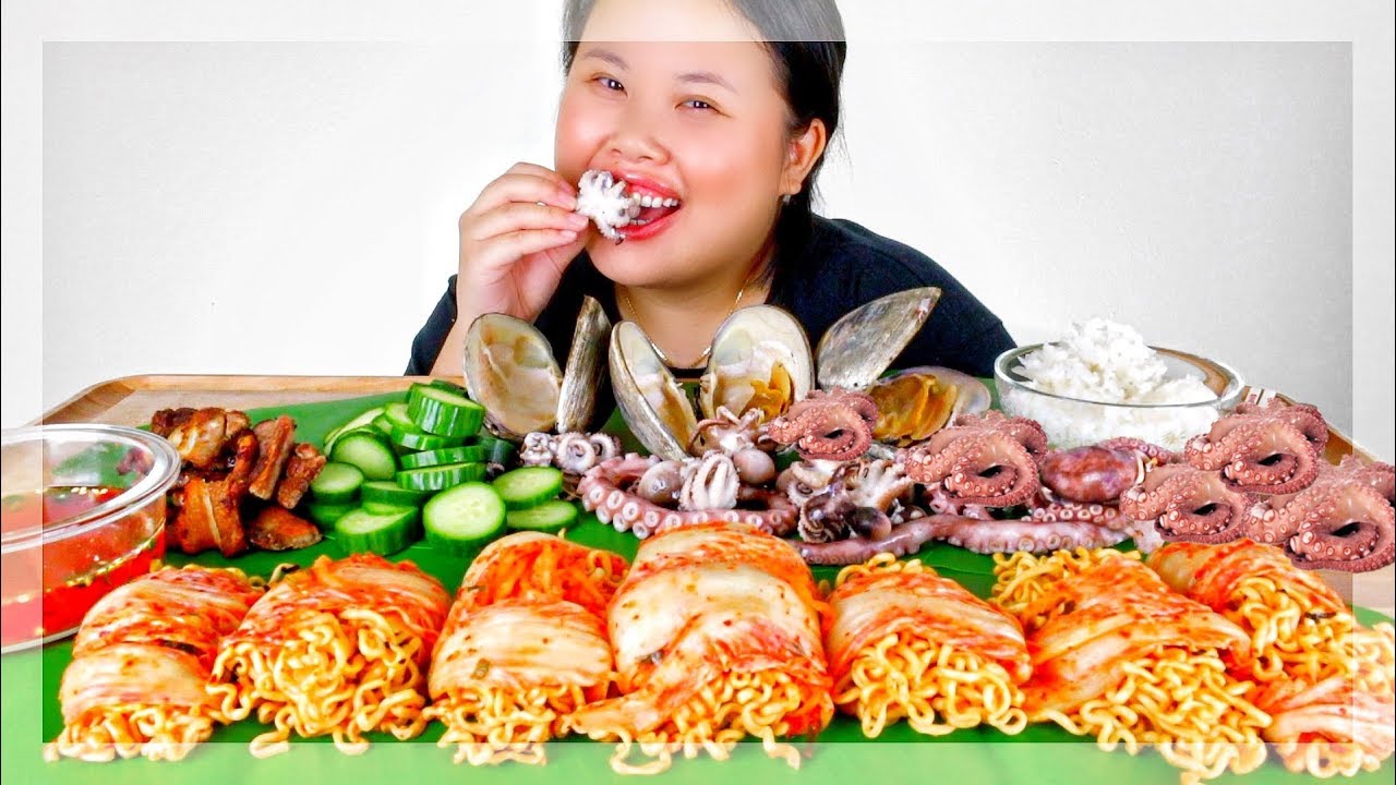 KIMCHI WRAPPED NUCLEAR FIRE NOODLES MUKBANG 먹방 + SEAFOOD | EATING SHOW ...