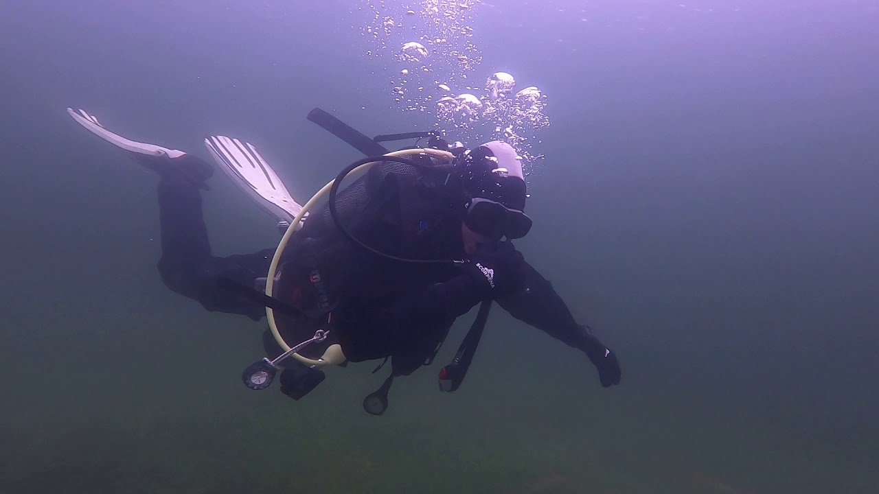 First time in Drysuit, female scuba diver descend and dive in November ...