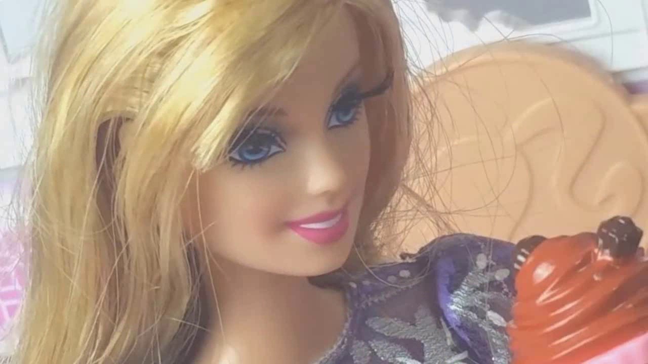 DAVI OLHA ESSE POOP DA BARBIE Q EU FIZ :3 - YouTube