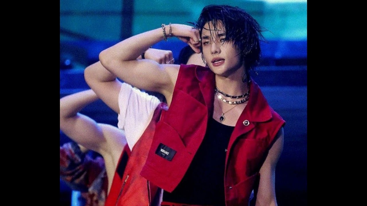Hyunjin dancing for 7 minutes - YouTube