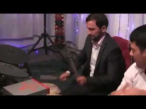 Perviz Bülbülə.( nağarada meharetni gösderir)