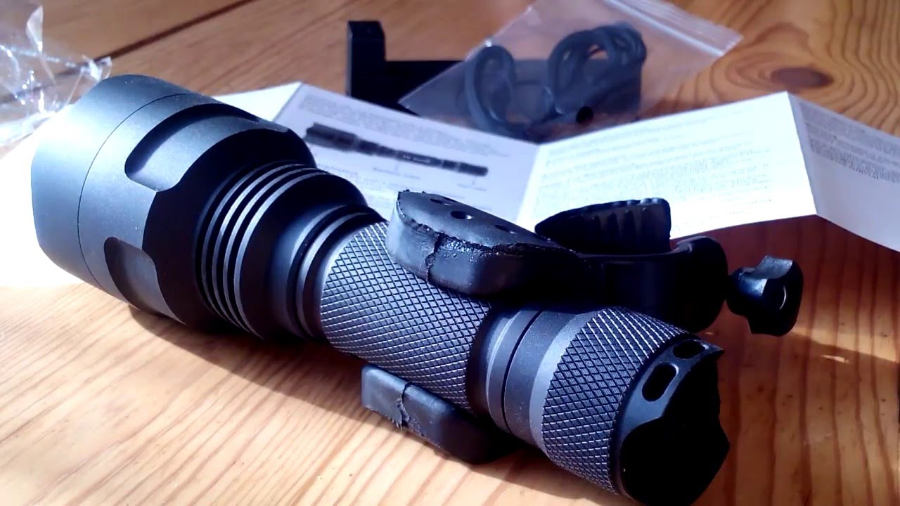 ThorFire C8s Cree XM-L2 900 Lumen LED Taschenlampe Set mit 18650 Review ...