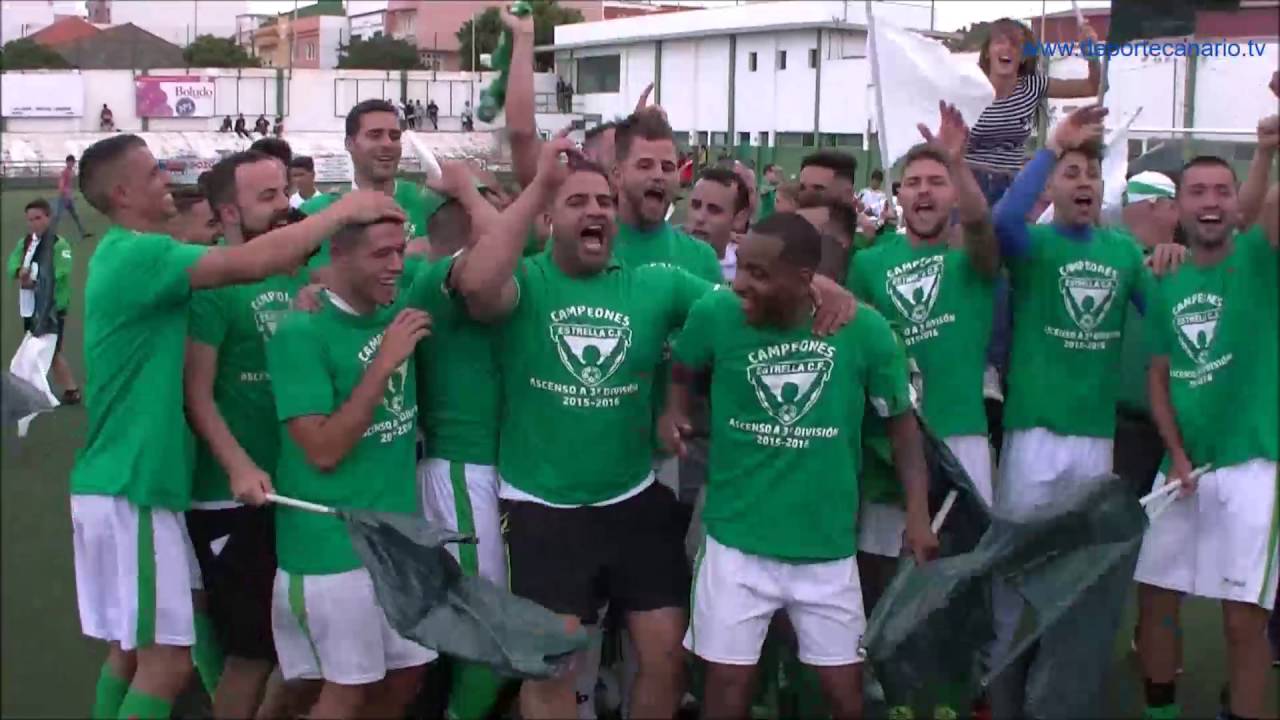 Celebración de los jugadores del Estrella CF. Ascenso a Tercera ...