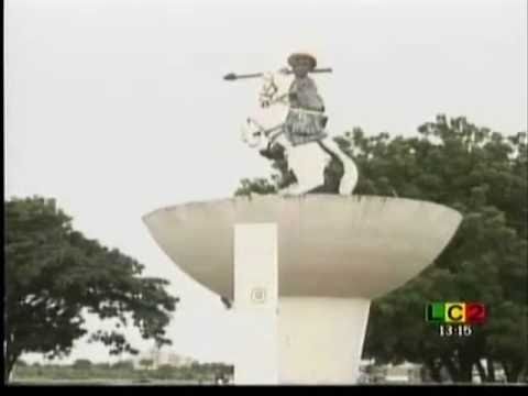 Bénin - Les places publiques de Parakou - YouTube