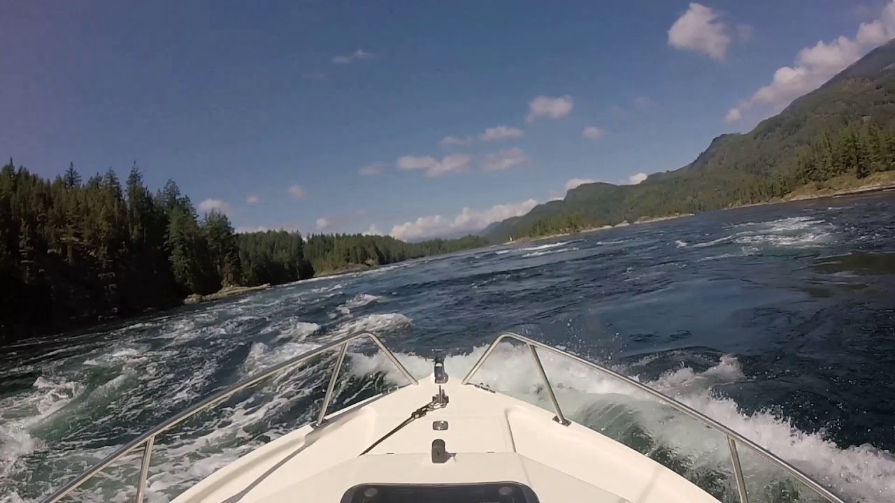 Slow tour of the Sechelt Rapids, flood tide, 10kts. - YouTube