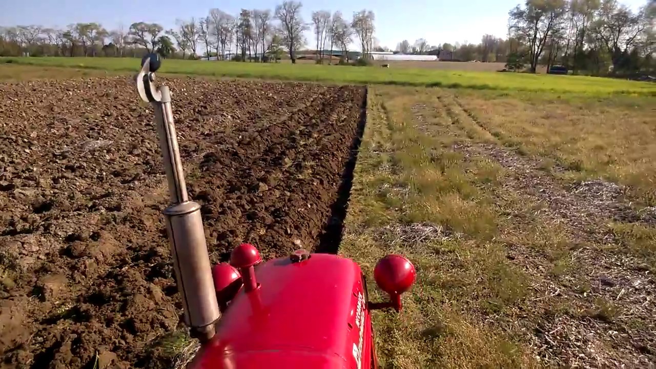 Plowing with my 1948 Farmall Cub - YouTube
