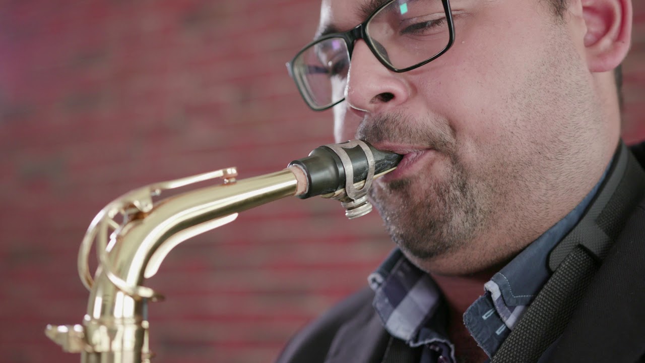 Conn Saxofon AS501 - YouTube