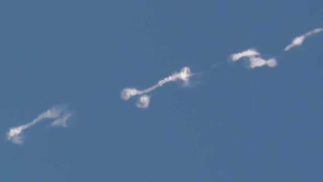 Amazing and Weird Contrail (2) - YouTube