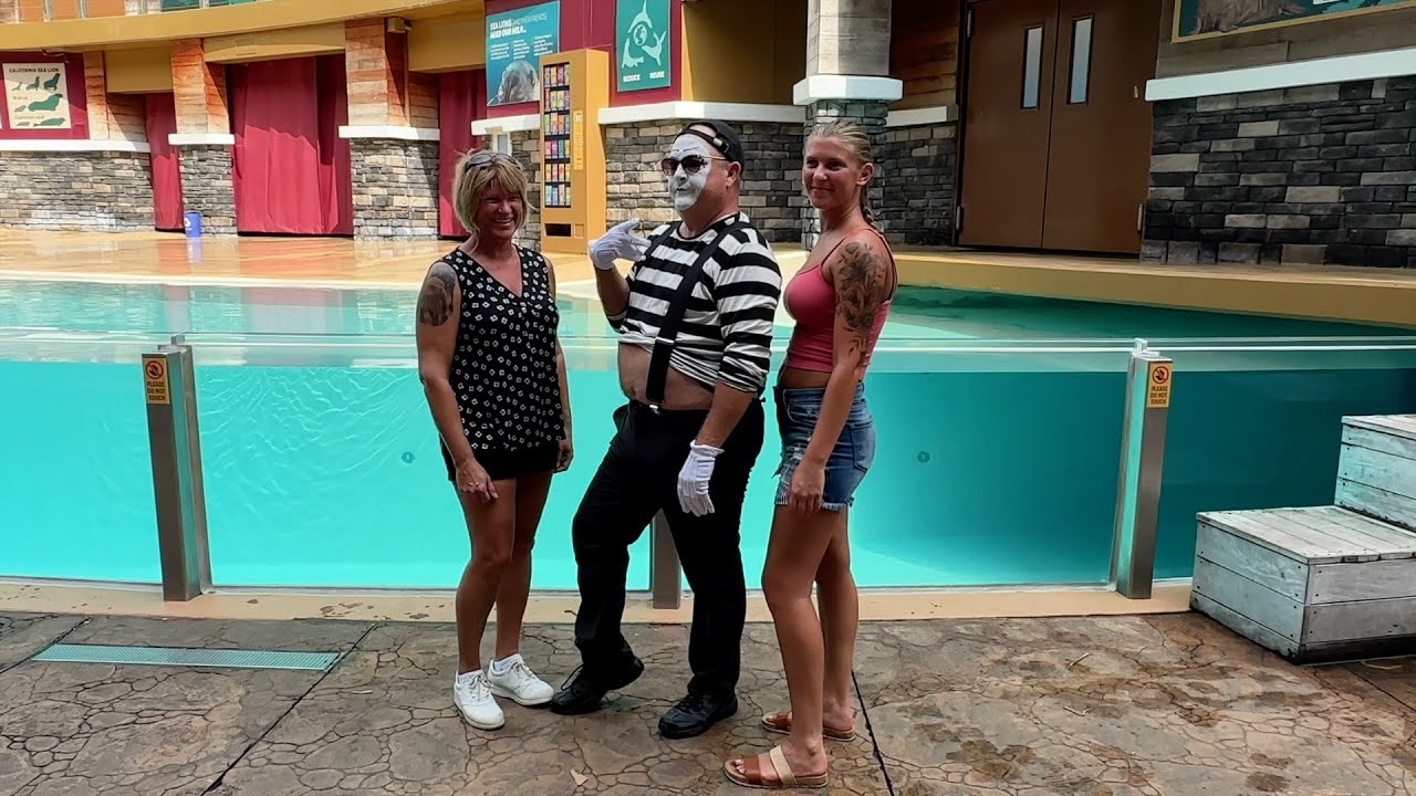 Toms Spectacular Seaworld Mime Performance Youtube