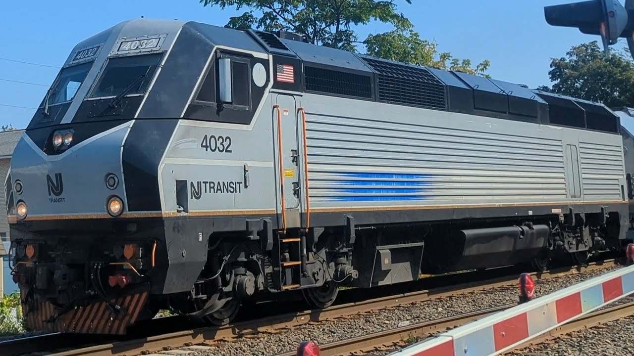 Railfanning NJ Transit & Conrail MOW in Bound Brook & Piscataway 9-14-24: PL42AC 4032 w ...