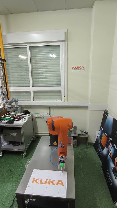 EJE 5 KUKA - YouTube