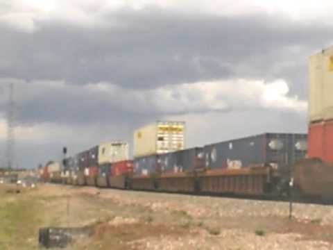 BNSF 703 east at Chalender, AZ - YouTube