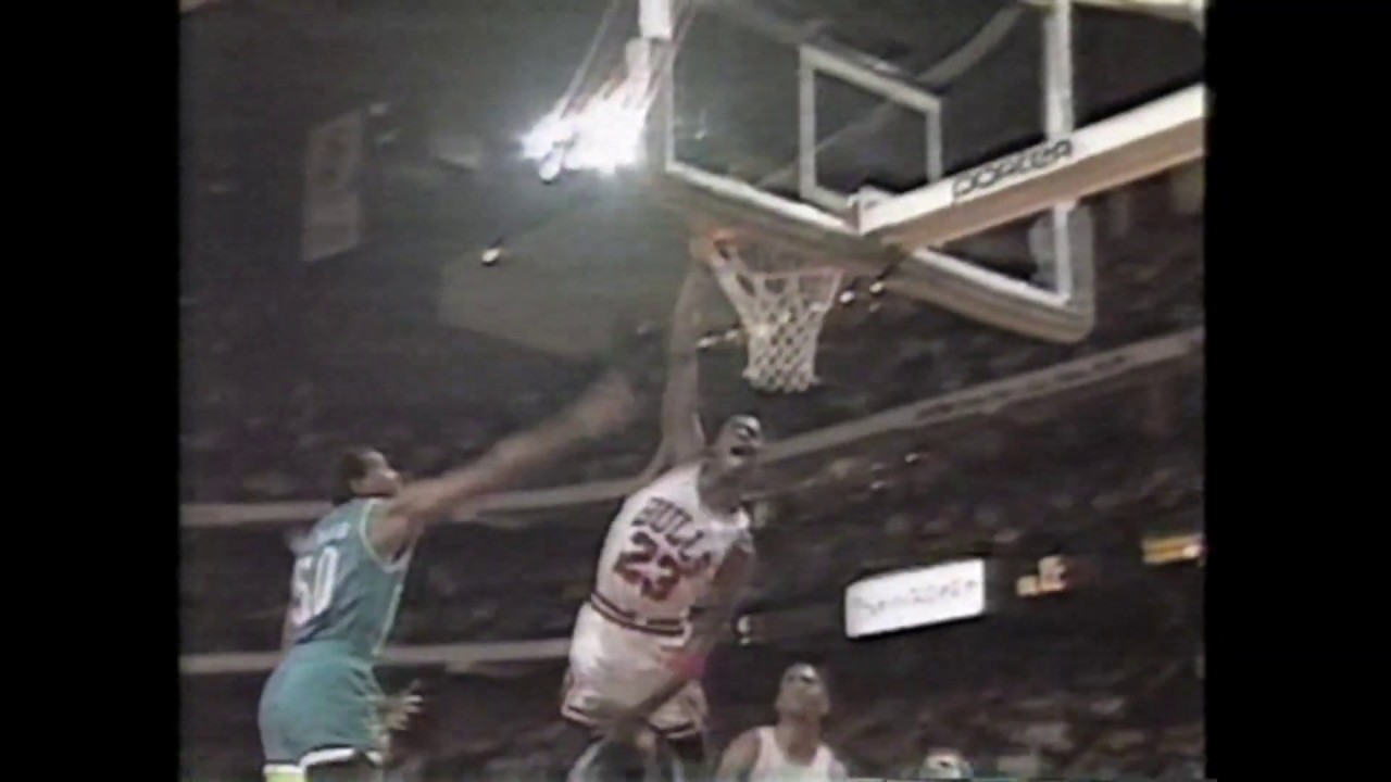 MICHAEL JORDAN Splits Double Team Dunk Hornets @ Bulls 1989 - YouTube