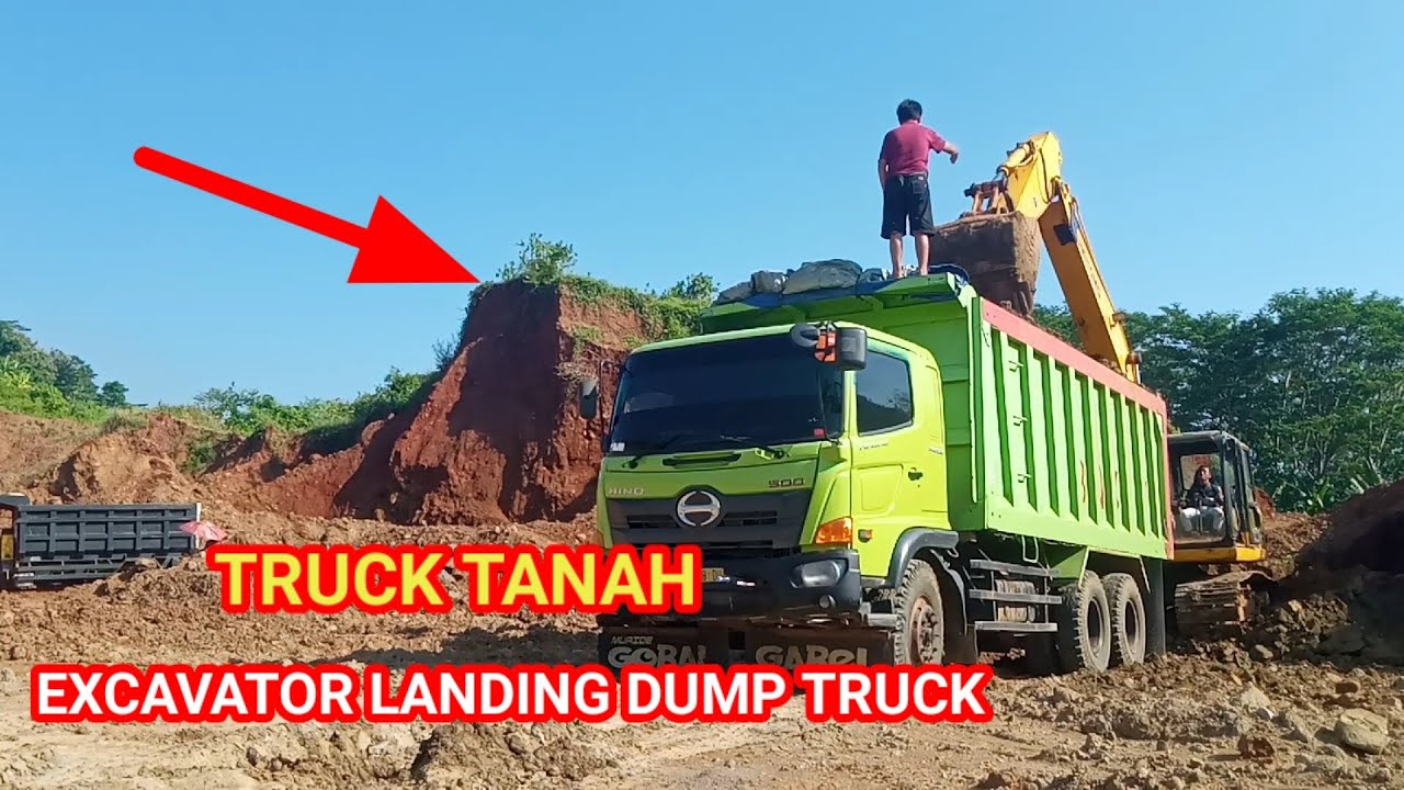 mobil truck angkut tanah // Excavator laoding dump truck. - YouTube