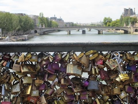Retrouvailles surprises à Paris | USA-FRANCE - YouTube