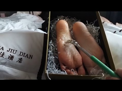 Tickle feet in the box 📦 