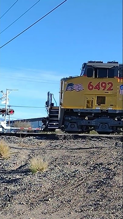 UP 6492 AC44CW Sounding Horn #youtubeshorts #trains #trainspotting - YouTube