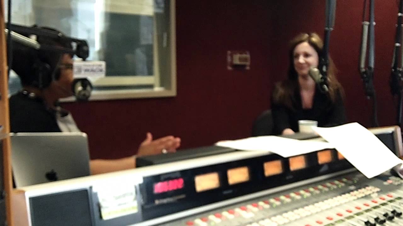 MO Interviews Kat Cole, President of Cinnabon 0508 - YouTube