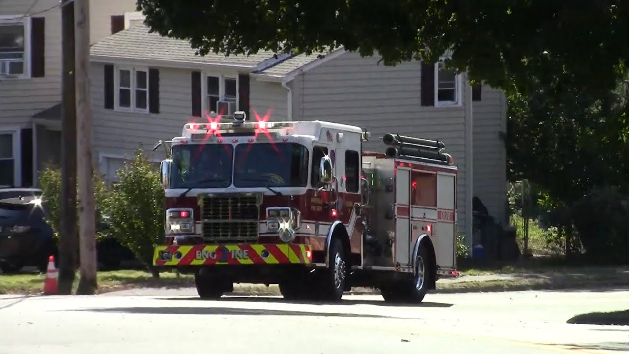 Fairfield, CT Engine 2 and Tower Ladder 2 responding to a possible ...