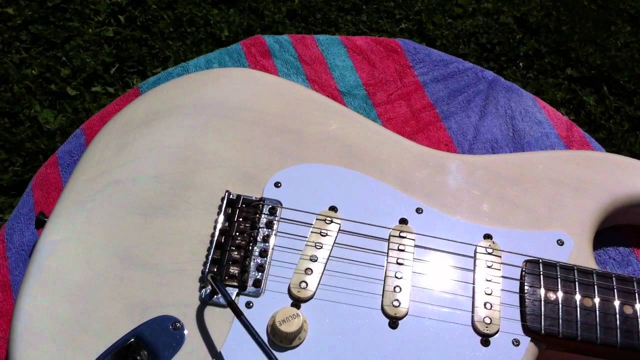 1-piece swamp ash Strat body blond nitrocellulose finish - YouTube