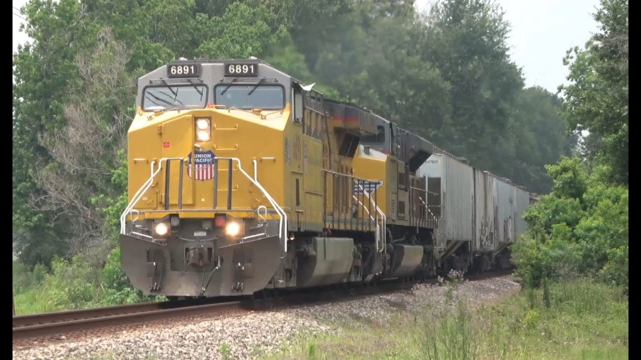 UP 6891 AC60 Leads Grain Train on UP Navasota Subdivision - Spring, TX - YouTube