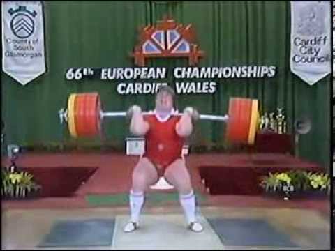 Soviet weightlifter Leonid Taranenko's great attempt to break his own ...
