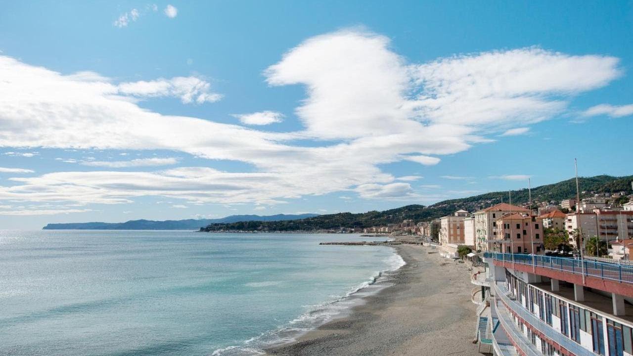 Bilocale Corosu con 2 balconi, Varazze, Italy - YouTube