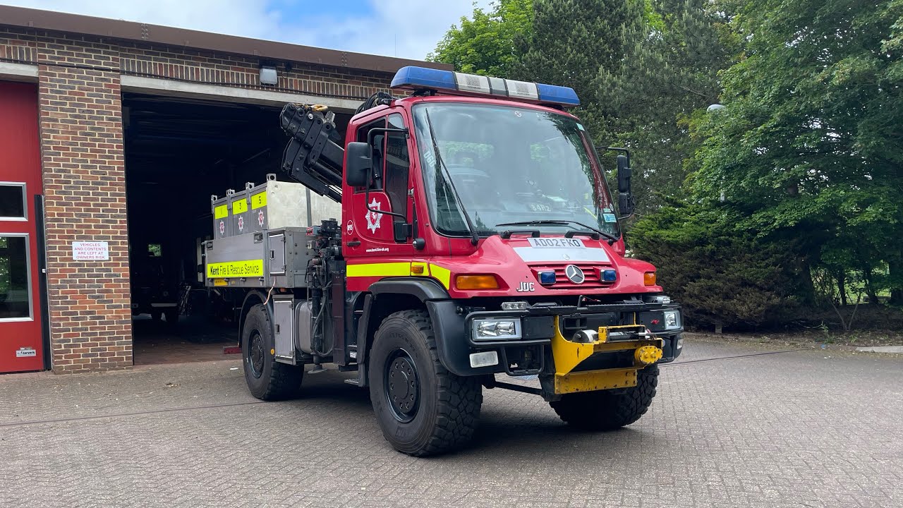 Kent Fire & Rescue Service Animal Rescue Unit Responding Through ...