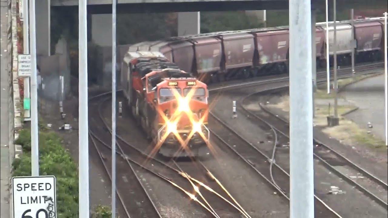 (Northbound) BNSF Empty Grain Train passes through 21ST Street. - YouTube