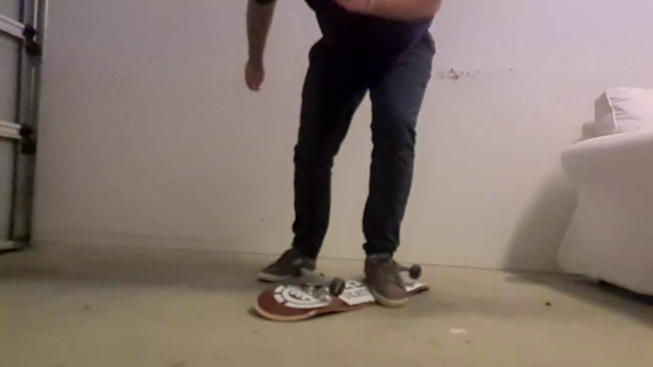 Attempting to do a kickflip every day until I (kick)flipping can. Day 7 ...