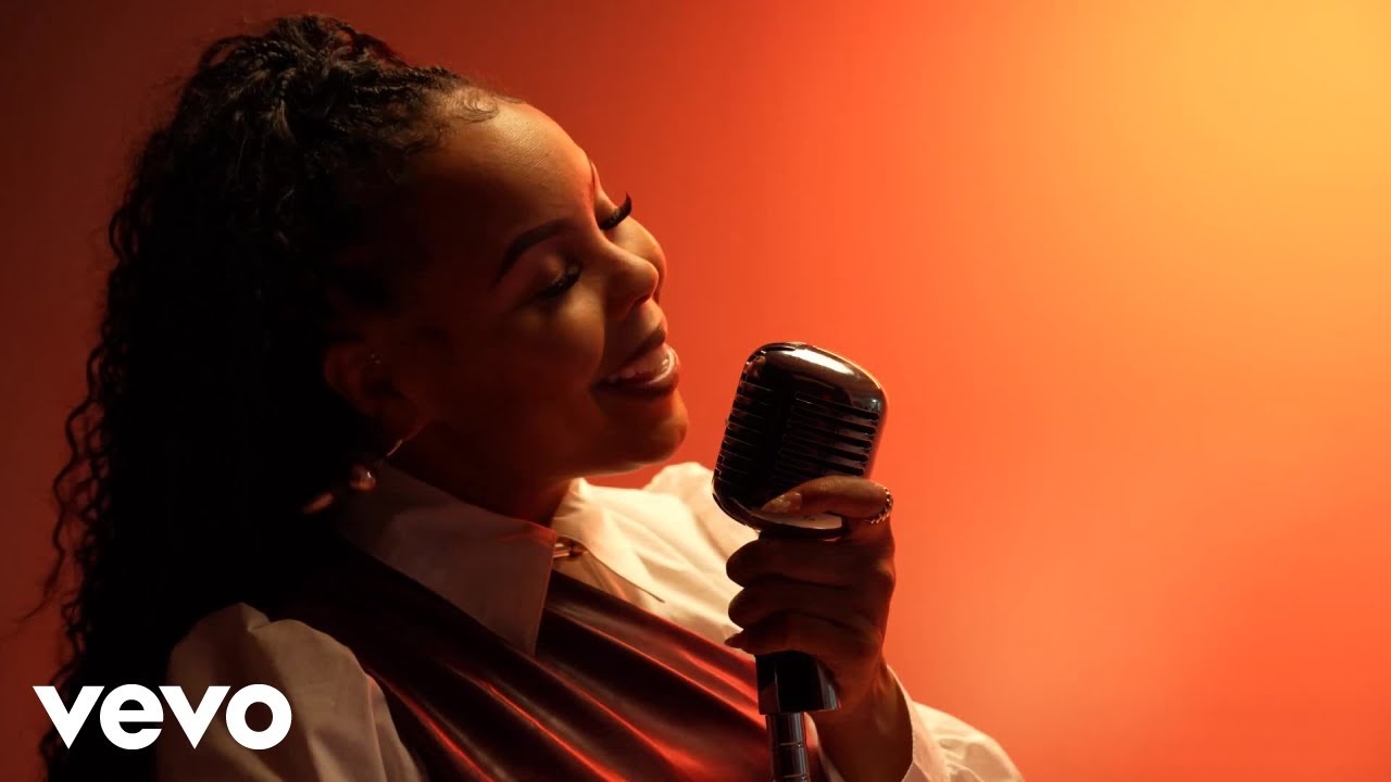 Dasia Gorbea - Hindsight (Official Music Video) - YouTube