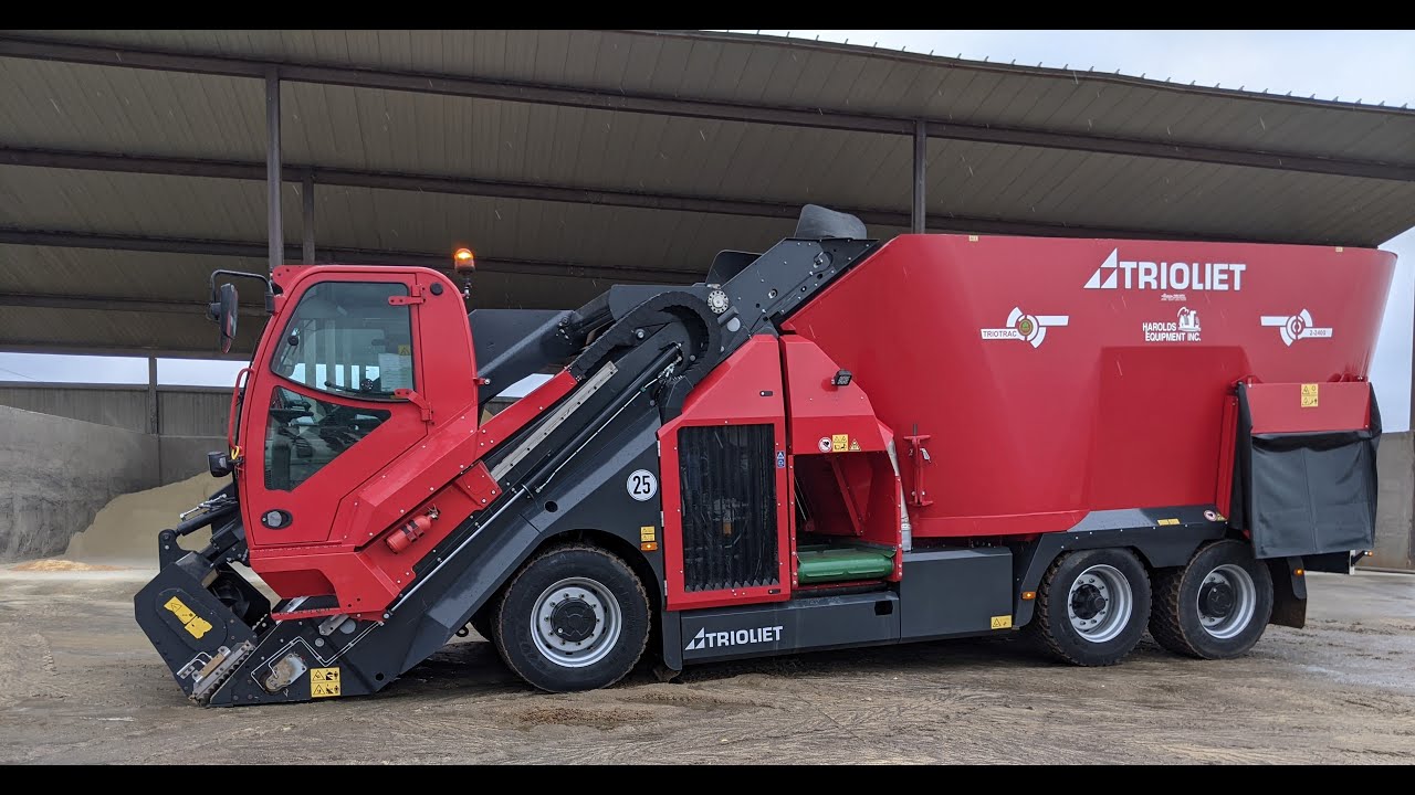 Trioliet Triotrac Self Loading Feed Mixer @Grayhouse Dairy - YouTube